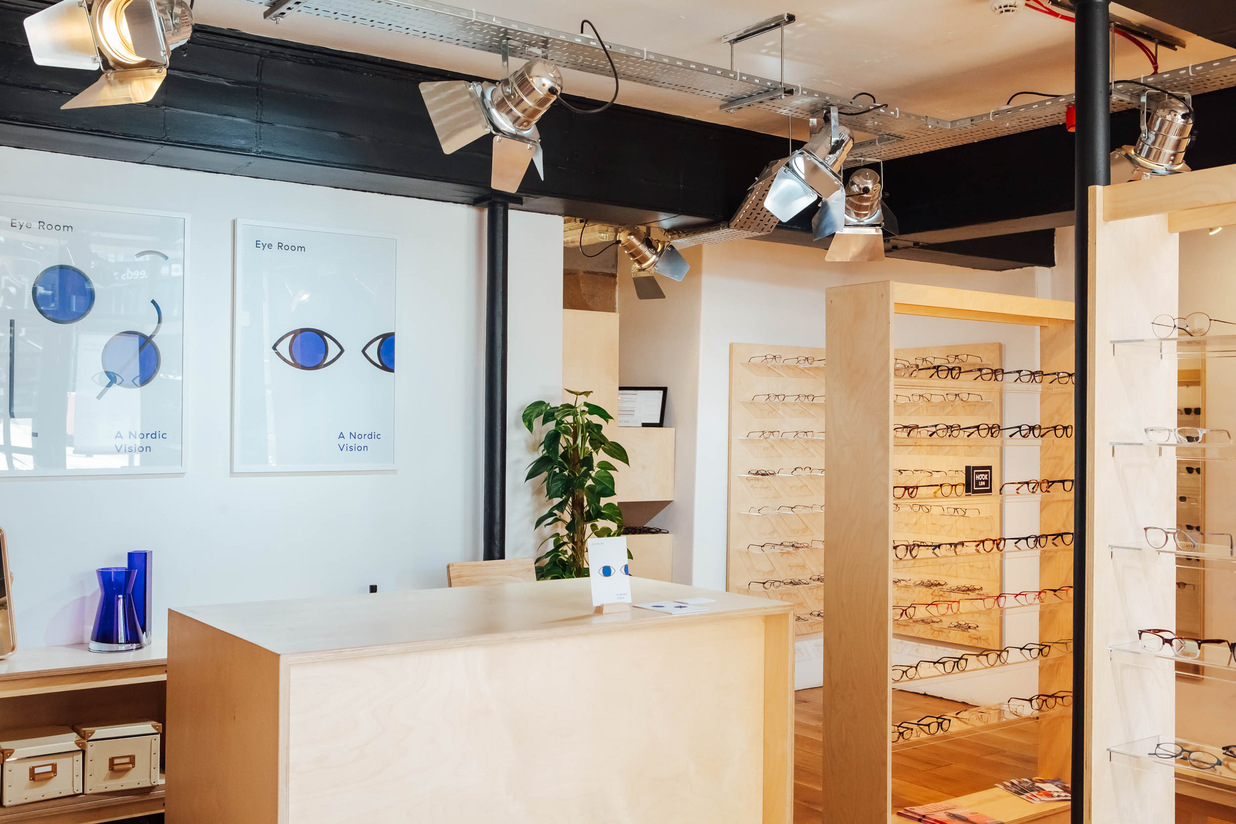 Book Your Eye Test in Leeds City Centre - No Payment Required – Eye Room