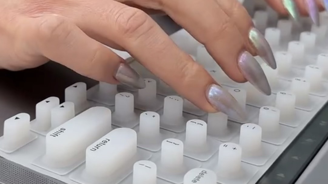 TIPPY TYPE – tippy type